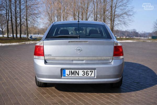 Grey Opel Vectra 2008 in Taurage, with an engine capacity of 1.90 L and mileage of 261 thousand km for 1580 €, photo 2 on AUTOMOTO.COM.LV