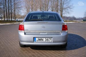 Grey Opel Vectra 2008 in Taurage, with an engine capacity of 1.90 L and mileage of 261 thousand km for 1580 €, photo 2 on AUTOMOTO.COM.LV