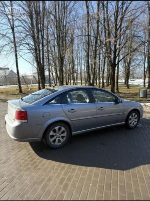 Grey Opel Vectra 2008 in Taurage, with an engine capacity of 1.90 L and mileage of 261 thousand km for 1580 €, photo 4 on AUTOMOTO.COM.LV