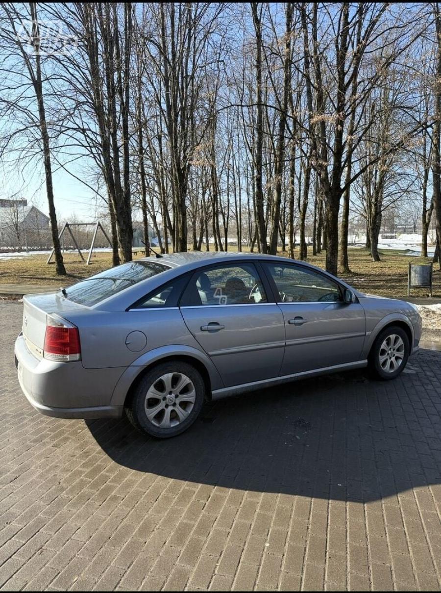 Grey Opel Vectra 2008 in Taurage, with an engine capacity of 1.90 L and mileage of 261 thousand km for 1580 €, photo 4 on AUTOMOTO.COM.LV