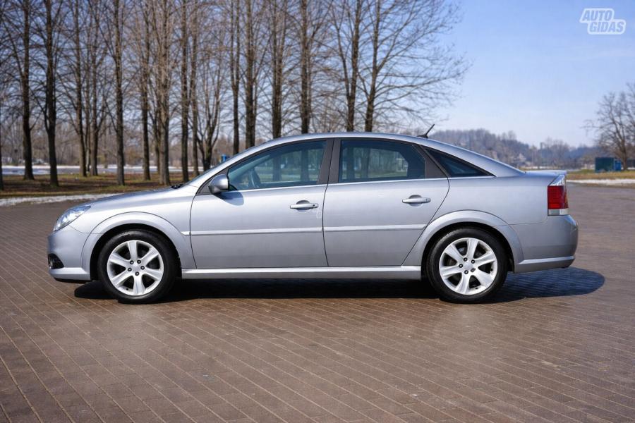 Grey Opel Vectra 2008 in Taurage, with an engine capacity of 1.90 L and mileage of 261 thousand km for 1580 €, photo 5 on AUTOMOTO.COM.LV