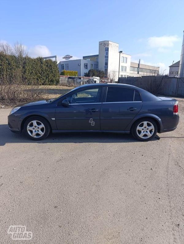 Grey Opel Vectra 2008 in Kaunas, with an engine capacity of 1.80 L and mileage of 247 thousand km for 2100 €, photo 3 on AUTOMOTO.COM.LV