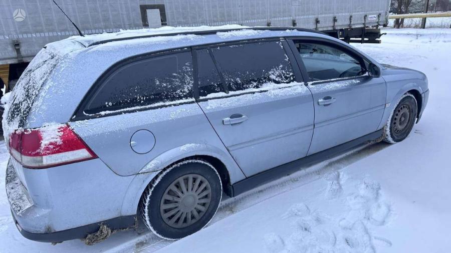 Grey Opel Vectra 2003 in Alytus, with an engine capacity of 2.17 L and mileage of 340 thousand km for 900 €, photo 5 on AUTOMOTO.COM.LV
