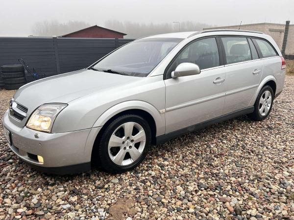 Grey Opel Vectra 2004 in Salcininkai, with an engine capacity of 2.17 L and mileage of 298 thousand km for 1950 €, photo 1 on AUTOMOTO.COM.LV