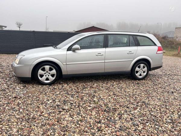 Grey Opel Vectra 2004 in Salcininkai, with an engine capacity of 2.17 L and mileage of 298 thousand km for 1950 €, photo 5 on AUTOMOTO.COM.LV