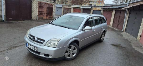 Grey Opel Vectra 2004 in Kaunas, with an engine capacity of 1.91 L and mileage of 397 thousand km for 1500 €, photo 1 on AUTOMOTO.COM.LV
