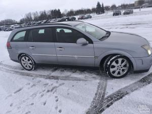 Grey Opel Vectra 2004 in Kaunas, with an engine capacity of 1.90 L and mileage of 388 thousand km for 1250 €, photo 3 on AUTOMOTO.COM.LV