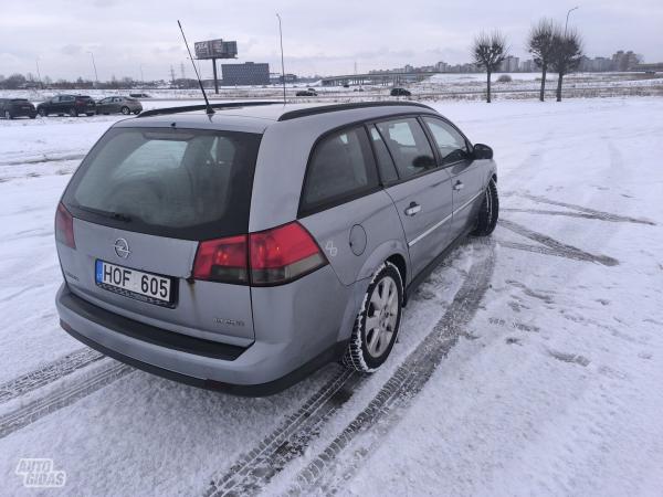 Grey Opel Vectra 2004 in Kaunas, with an engine capacity of 1.90 L and mileage of 388 thousand km for 1250 €, photo 4 on AUTOMOTO.COM.LV
