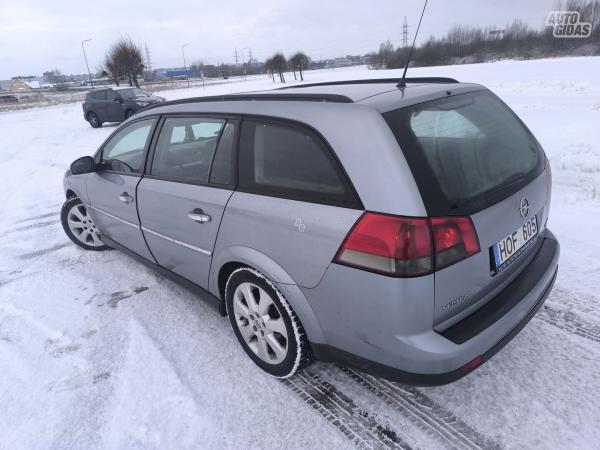 Grey Opel Vectra 2004 in Kaunas, with an engine capacity of 1.90 L and mileage of 388 thousand km for 1250 €, photo 5 on AUTOMOTO.COM.LV