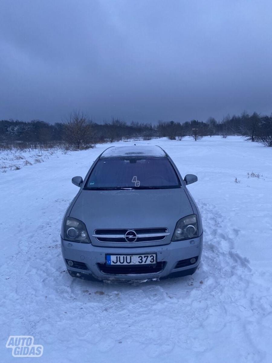 Grey Opel Vectra 2004 in Vilnius, with an engine capacity of 1.90 L and mileage of 369 thousand km for 1200 €, photo 1 on AUTOMOTO.COM.LV