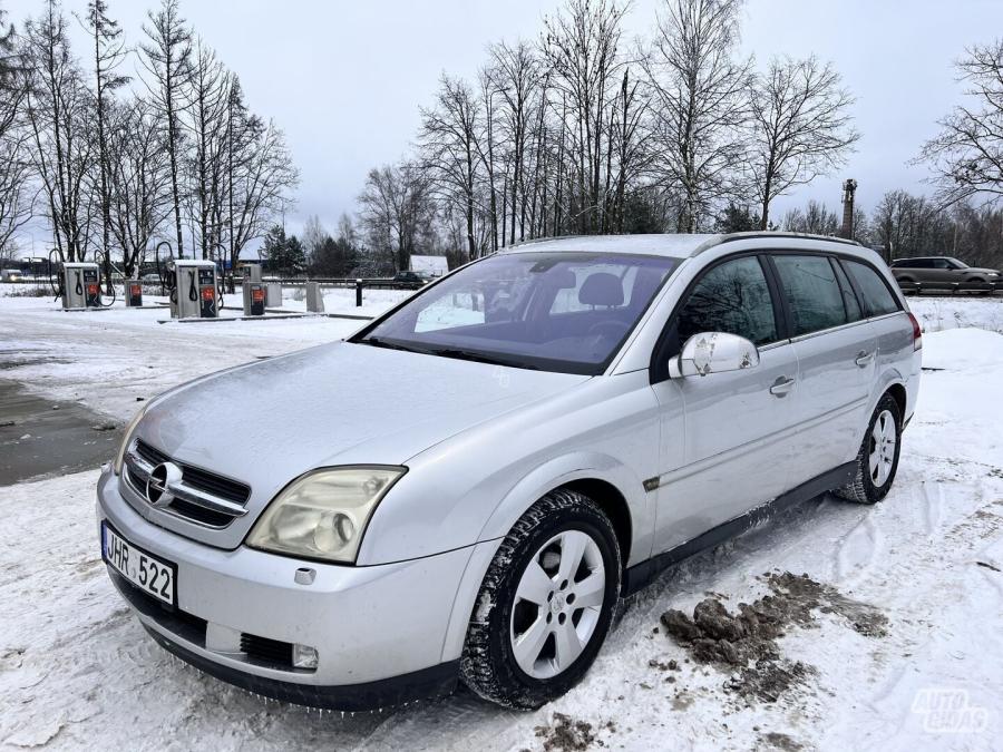 Grey Opel Vectra 2004 in Vilnius, with an engine capacity of 1.90 L and mileage of 300 thousand km for 850 €, photo 1 on AUTOMOTO.COM.LV