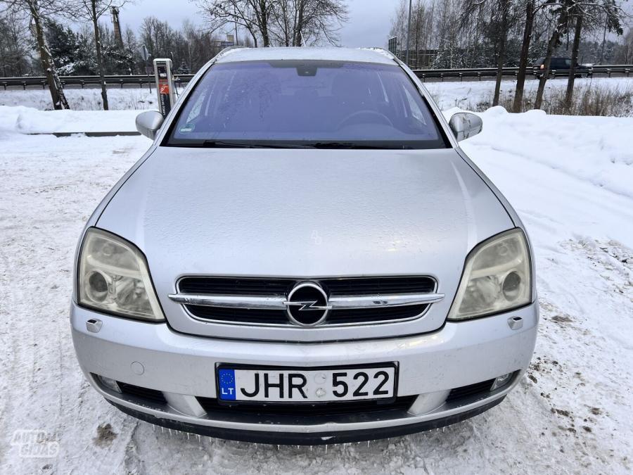 Grey Opel Vectra 2004 in Vilnius, with an engine capacity of 1.90 L and mileage of 300 thousand km for 850 €, photo 2 on AUTOMOTO.COM.LV