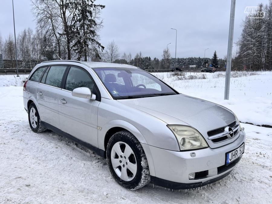 Grey Opel Vectra 2004 in Vilnius, with an engine capacity of 1.90 L and mileage of 300 thousand km for 850 €, photo 3 on AUTOMOTO.COM.LV