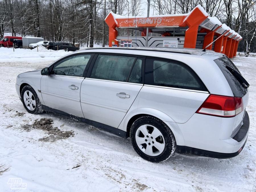Grey Opel Vectra 2004 in Vilnius, with an engine capacity of 1.90 L and mileage of 300 thousand km for 850 €, photo 7 on AUTOMOTO.COM.LV