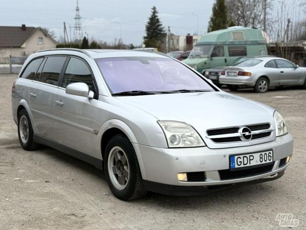 Grey Opel Vectra 2004 in Silute, with an engine capacity of 2.20 L and mileage of 325 thousand km for 999 €, photo 4 on AUTOMOTO.COM.LV