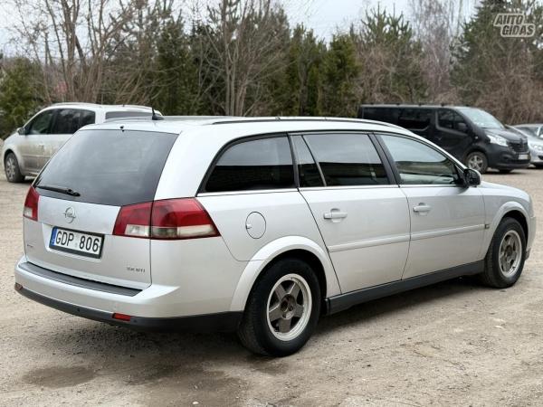 Grey Opel Vectra 2004 in Silute, with an engine capacity of 2.20 L and mileage of 325 thousand km for 999 €, photo 5 on AUTOMOTO.COM.LV