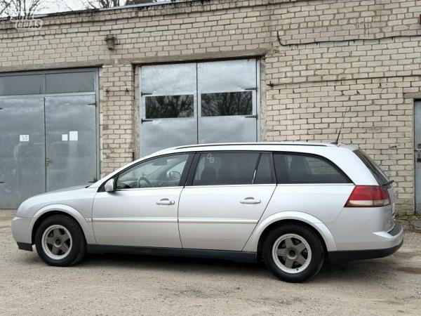 Grey Opel Vectra 2004 in Silute, with an engine capacity of 2.20 L and mileage of 325 thousand km for 950 €, photo 3 on AUTOMOTO.COM.LV