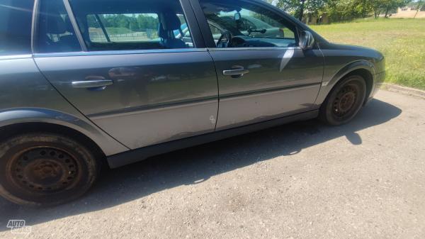 Grey Opel Vectra 2004 in Jurbarkas, with an engine capacity of 2.20 L and mileage of 372 thousand km for 500 €, photo 10 on AUTOMOTO.COM.LV