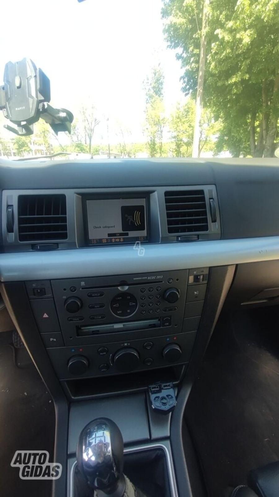 Grey Opel Vectra 2004 in Jurbarkas, with an engine capacity of 2.20 L and mileage of 372 thousand km for 500 €, photo 19 on AUTOMOTO.COM.LV
