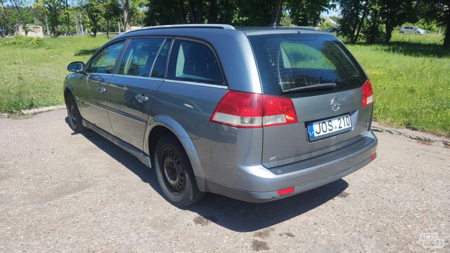 Grey Opel Vectra 2004 in Jurbarkas, with an engine capacity of 2.20 L and mileage of 372 thousand km for 500 €, photo 25 on AUTOMOTO.COM.LV