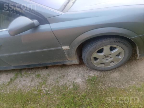 Pelēks Opel Vectra 2004 Jēkabpils, ar dzinēja tilpumu 1.90 L un nobraukumu 345 tūkst. km par 1000 €, foto 4 vietnē AUTOMOTO.COM.LV