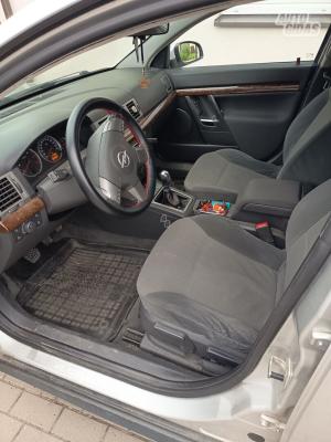 Grey Opel Vectra 2004 in Druskininkai, with an engine capacity of 2.20 L and mileage of 400 thousand km for 900 €, photo 6 on AUTOMOTO.COM.LV