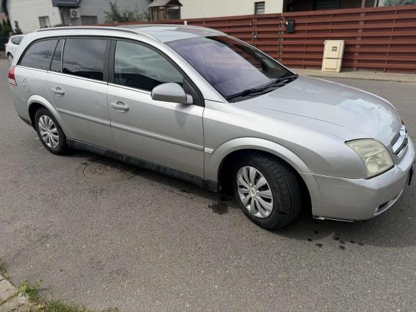 Grey Opel Vectra 2004 in Kaunas, with an engine capacity of 2.17 L and mileage of 375 thousand km for 1150 €, photo 4 on AUTOMOTO.COM.LV