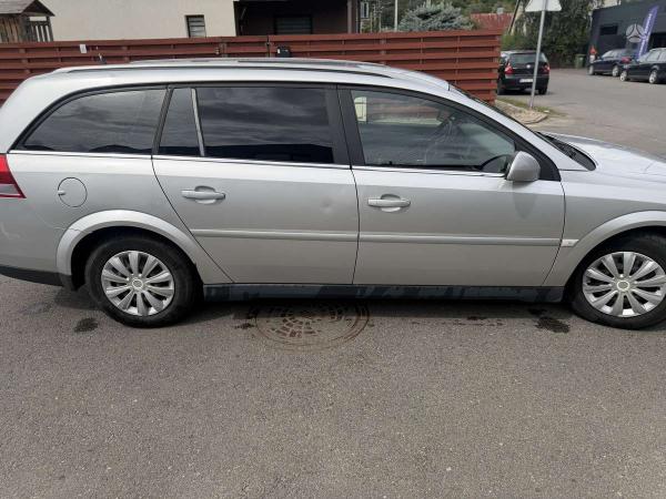 Grey Opel Vectra 2004 in Kaunas, with an engine capacity of 2.17 L and mileage of 375 thousand km for 1150 €, photo 5 on AUTOMOTO.COM.LV