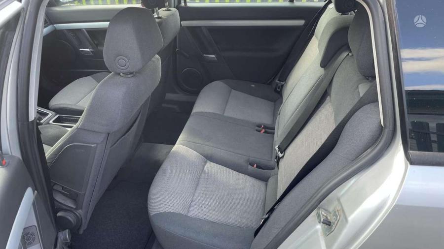 Pelēks Opel Vectra 2004 Panevēža, ar dzinēja tilpumu 1.91 L un nobraukumu 326 tūkst. km par 550 €, foto 7 vietnē AUTOMOTO.COM.LV