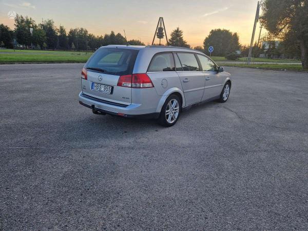Grey Opel Vectra 2004 in Kaunas, with an engine capacity of 2.20 L and mileage of 307 thousand km for 1260 €, photo 4 on AUTOMOTO.COM.LV