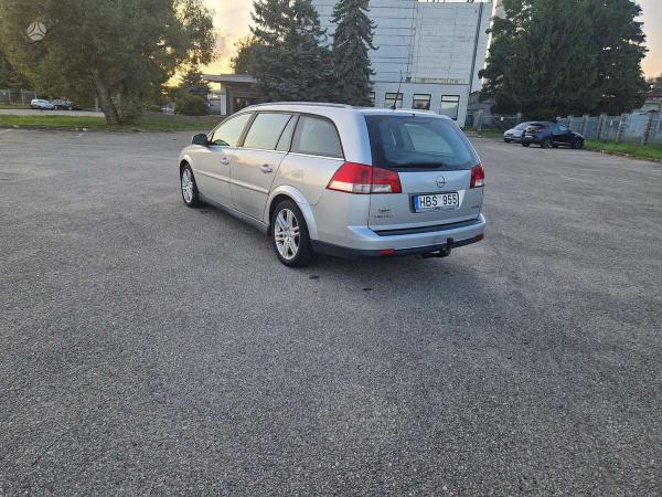 Grey Opel Vectra 2004 in Kaunas, with an engine capacity of 2.20 L and mileage of 307 thousand km for 1260 €, photo 7 on AUTOMOTO.COM.LV