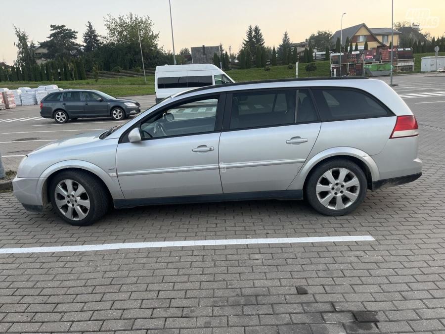 Grey Opel Vectra 2004 in Kaunas, with an engine capacity of 1.90 L and mileage of 430 thousand km for 700 €, photo 4 on AUTOMOTO.COM.LV