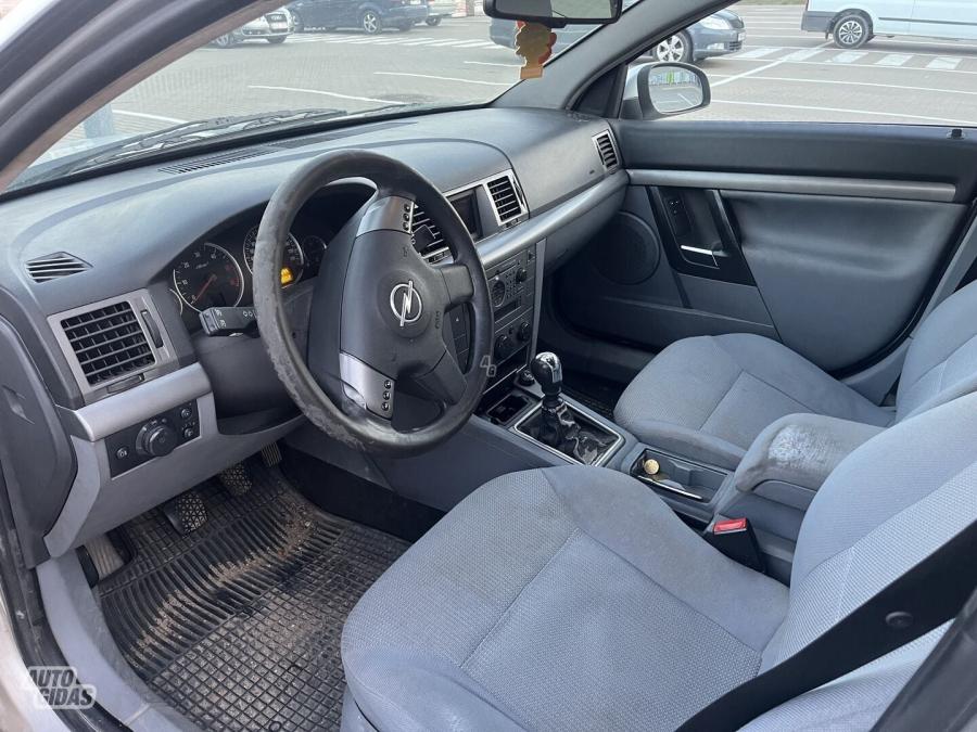 Grey Opel Vectra 2004 in Kaunas, with an engine capacity of 1.90 L and mileage of 430 thousand km for 700 €, photo 10 on AUTOMOTO.COM.LV