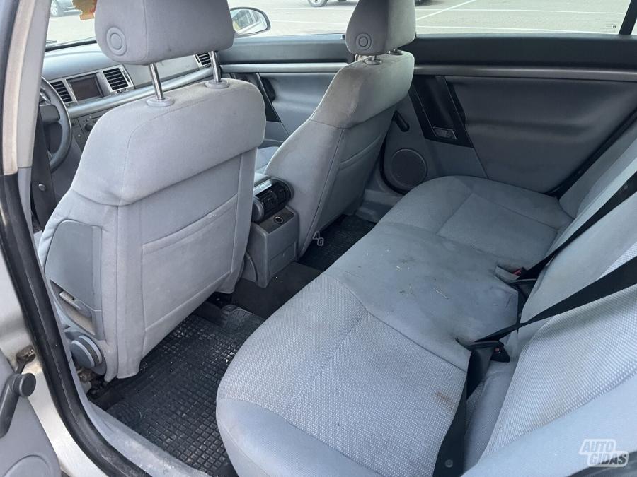 Grey Opel Vectra 2004 in Kaunas, with an engine capacity of 1.90 L and mileage of 430 thousand km for 700 €, photo 11 on AUTOMOTO.COM.LV