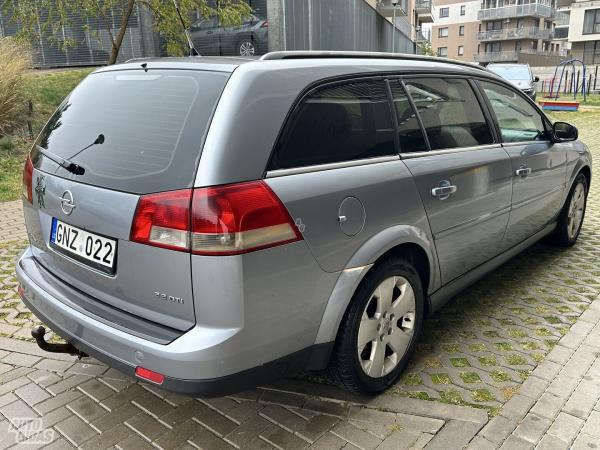 Grey Opel Vectra 2005 in Vilnius, with an engine capacity of 2.20 L and mileage of 0 thousand km for 1200 €, photo 3 on AUTOMOTO.COM.LV