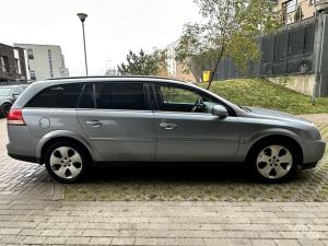 Grey Opel Vectra 2005 in Vilnius, with an engine capacity of 2.20 L and mileage of 0 thousand km for 1200 €, photo 7 on AUTOMOTO.COM.LV