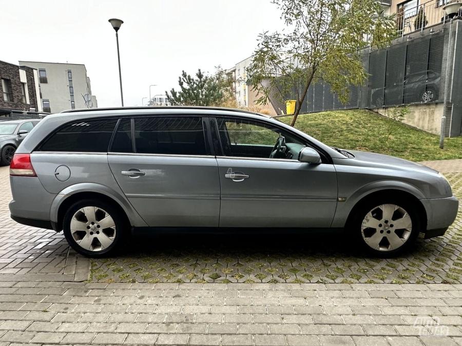 Grey Opel Vectra 2005 in Vilnius, with an engine capacity of 2.20 L and mileage of 0 thousand km for 1200 €, photo 7 on AUTOMOTO.COM.LV