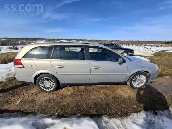 Grey Opel Vectra 2005 in Jekabpils, with an engine capacity of 1.90 L and mileage of 305 thousand km for 1500 €, photo 7 on AUTOMOTO.COM.LV