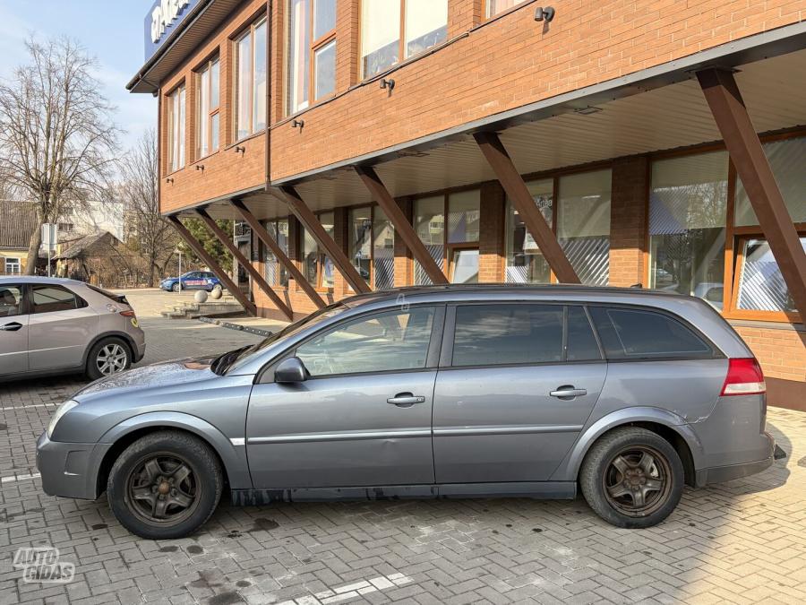 Grey Opel Vectra 2005 in Jonava, with an engine capacity of 1.90 L and mileage of 468 thousand km for 850 €, photo 2 on AUTOMOTO.COM.LV