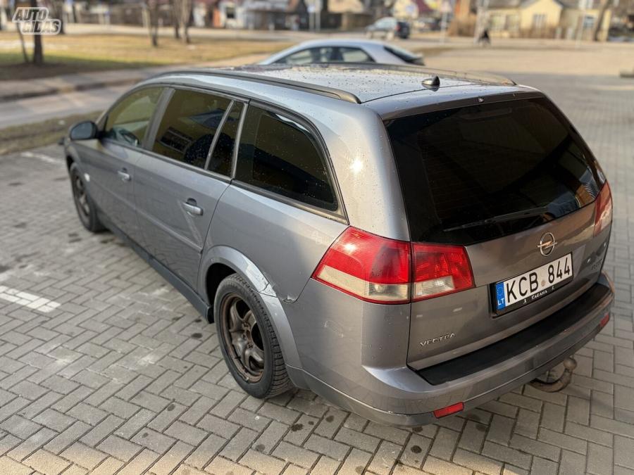 Grey Opel Vectra 2005 in Jonava, with an engine capacity of 1.90 L and mileage of 468 thousand km for 850 €, photo 3 on AUTOMOTO.COM.LV