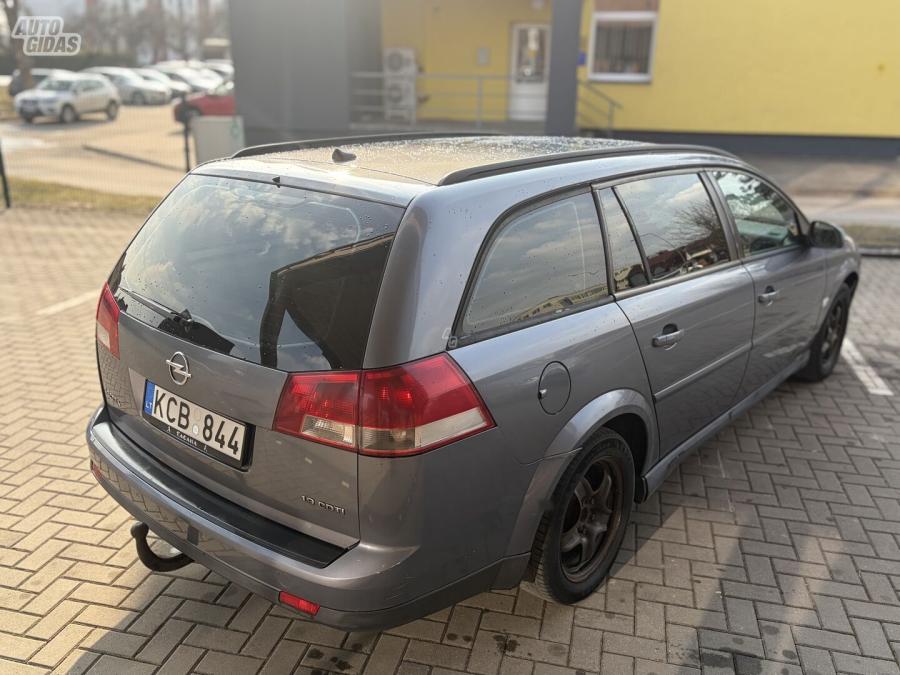 Grey Opel Vectra 2005 in Jonava, with an engine capacity of 1.90 L and mileage of 468 thousand km for 850 €, photo 5 on AUTOMOTO.COM.LV