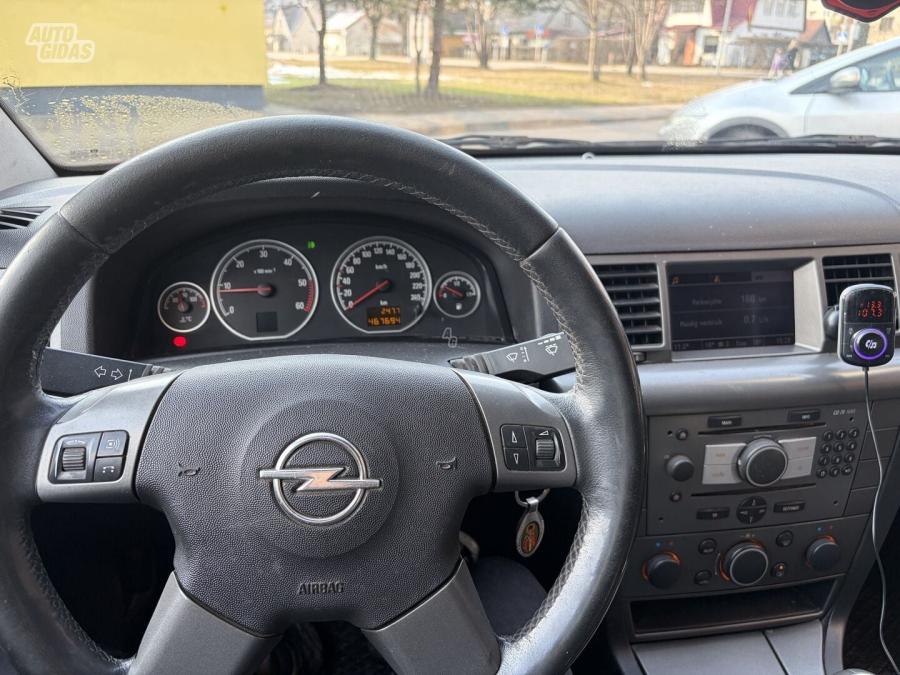 Grey Opel Vectra 2005 in Jonava, with an engine capacity of 1.90 L and mileage of 468 thousand km for 850 €, photo 13 on AUTOMOTO.COM.LV