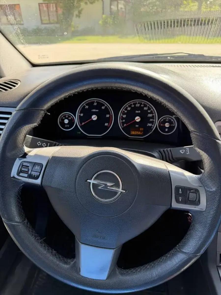 Pelēks Opel Vectra 2005 Ventspils, ar dzinēja tilpumu 1.90 L un nobraukumu 361 tūkst. km par 1300 €, foto 15 vietnē AUTOMOTO.COM.LV