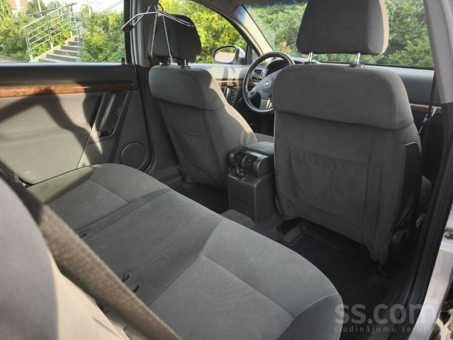 Pelēks Opel Vectra 2005 Rīga, ar dzinēja tilpumu 1.90 L un nobraukumu 282 tūkst. km par 980 €, foto 8 vietnē AUTOMOTO.COM.LV