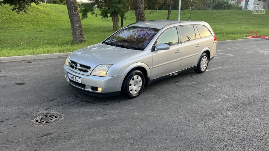 Grey Opel Vectra 2005 in Vilnius, with an engine capacity of 1.90 L and mileage of 320 thousand km for 1150 €, photo 1 on AUTOMOTO.COM.LV