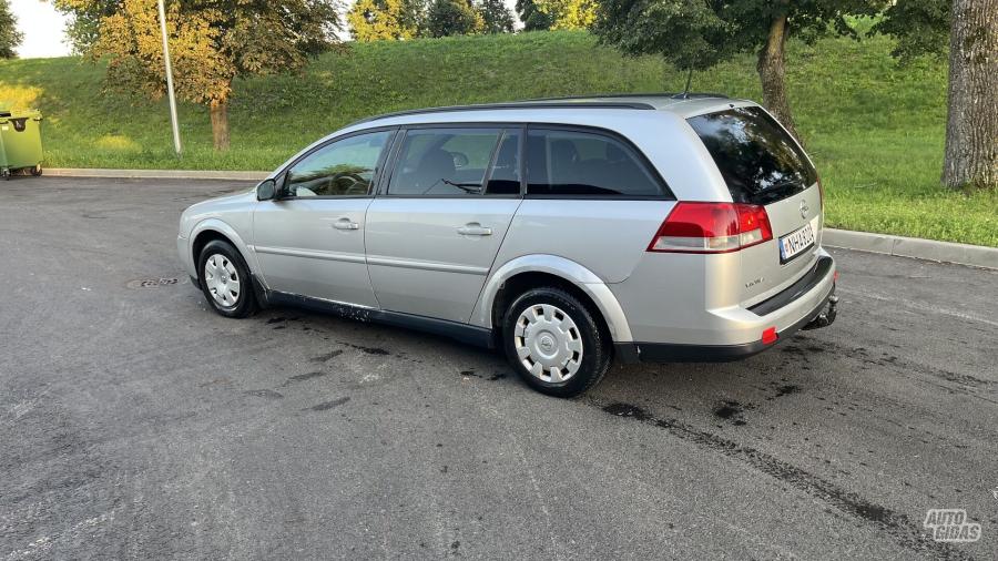 Grey Opel Vectra 2005 in Vilnius, with an engine capacity of 1.90 L and mileage of 320 thousand km for 1150 €, photo 7 on AUTOMOTO.COM.LV
