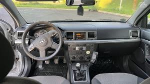 Grey Opel Vectra 2005 in Vilnius, with an engine capacity of 1.90 L and mileage of 320 thousand km for 1150 €, photo 10 on AUTOMOTO.COM.LV