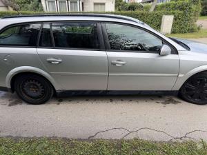 Grey Opel Vectra 2005 in Kaunas, with an engine capacity of 1.91 L and mileage of 334 thousand km for 1190 €, photo 6 on AUTOMOTO.COM.LV