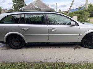 Grey Opel Vectra 2005 in Kaunas, with an engine capacity of 1.91 L and mileage of 334 thousand km for 1190 €, photo 7 on AUTOMOTO.COM.LV