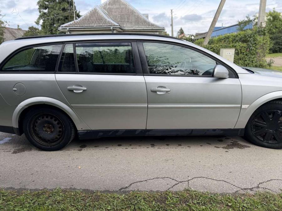 Grey Opel Vectra 2005 in Kaunas, with an engine capacity of 1.91 L and mileage of 334 thousand km for 1190 €, photo 7 on AUTOMOTO.COM.LV